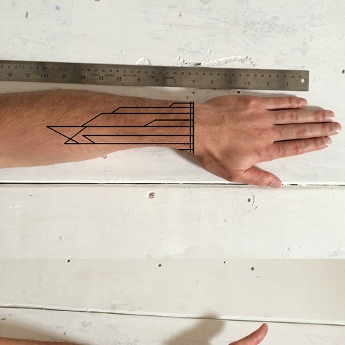 Ontwerpen | Design a functional tattoo for Ben Uyeda that turns his arm ...